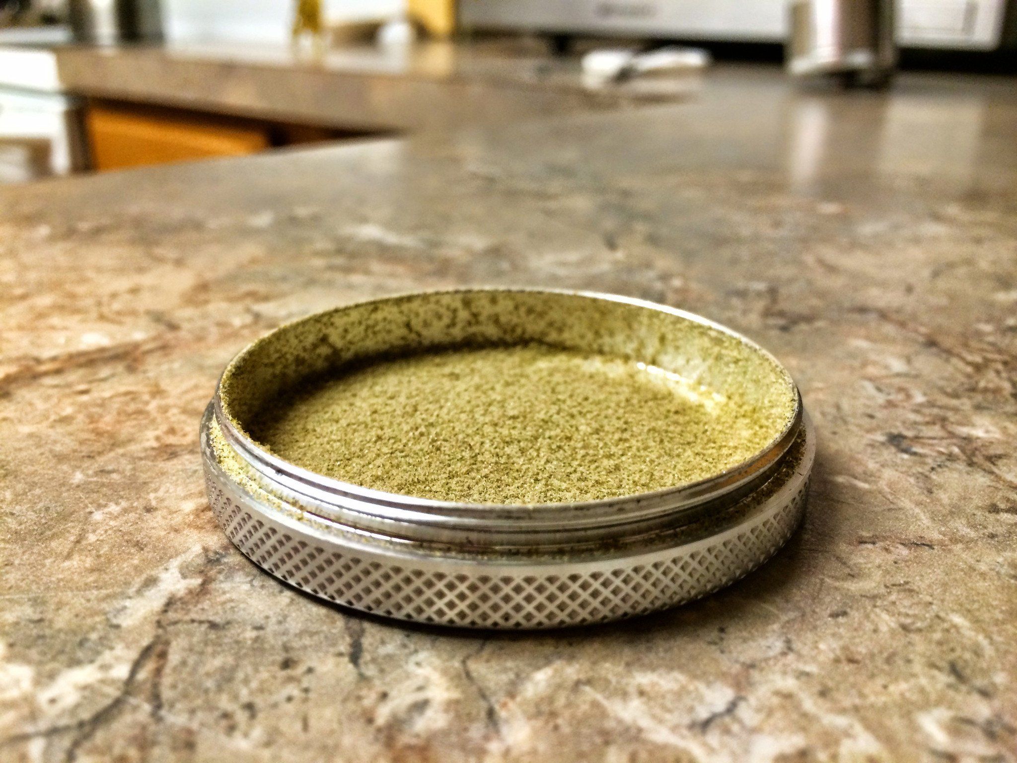 4 Tips on How to Clean Your Grinder – Twisted Bee